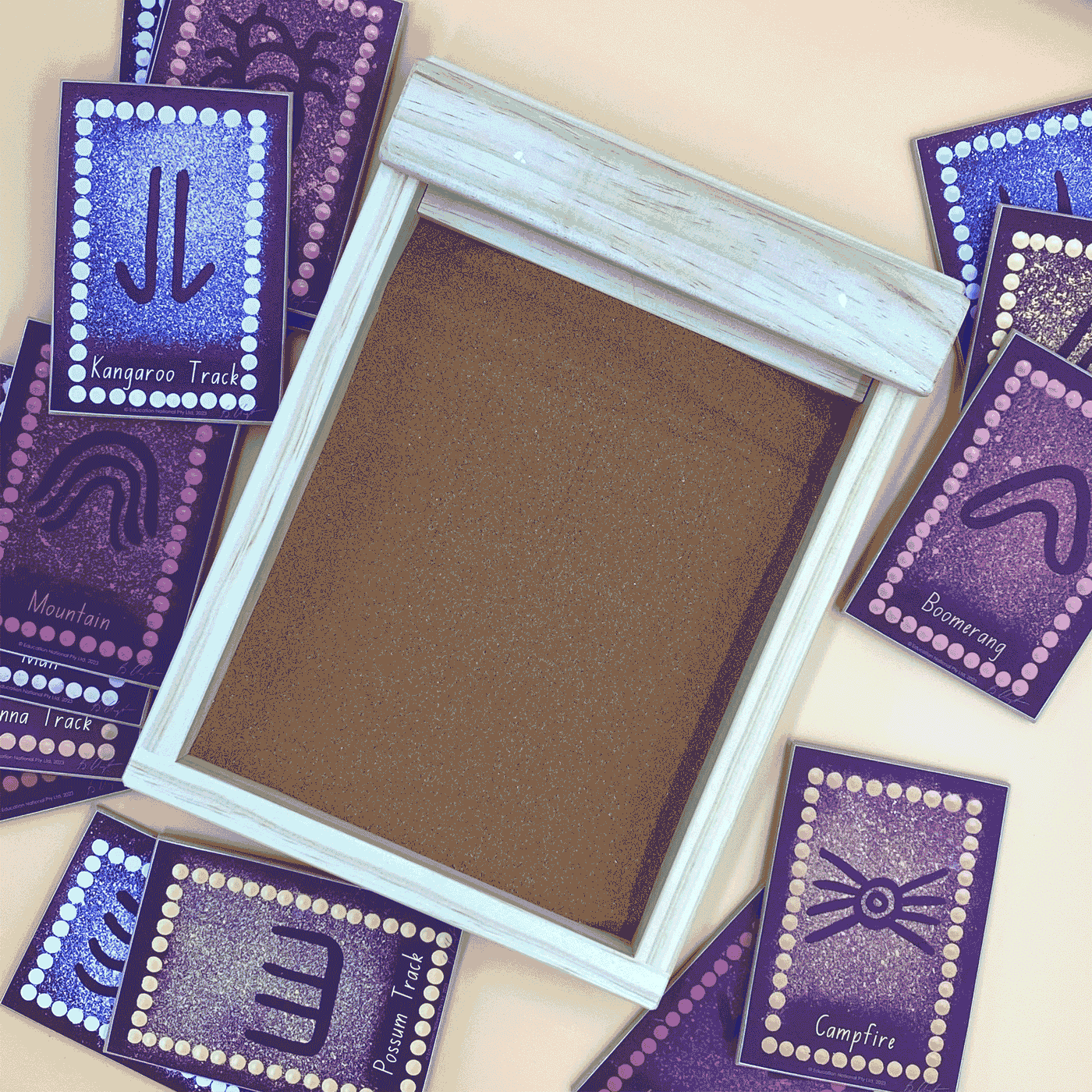 Aboriginal symbols sand drawing game — Education National